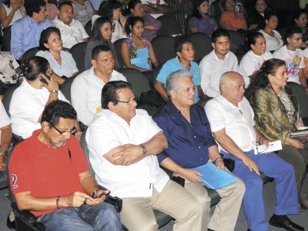Bayardo Arce y Lenín Cerna, primer plano, dirigentes del Frente ...